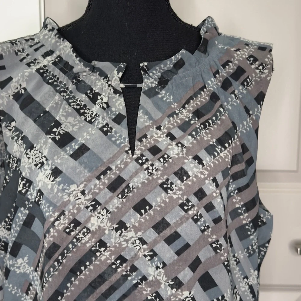 CAbi | Tops | Cabi 345 Graph Trellis Sleeveless Top Sz M Black Gray ...